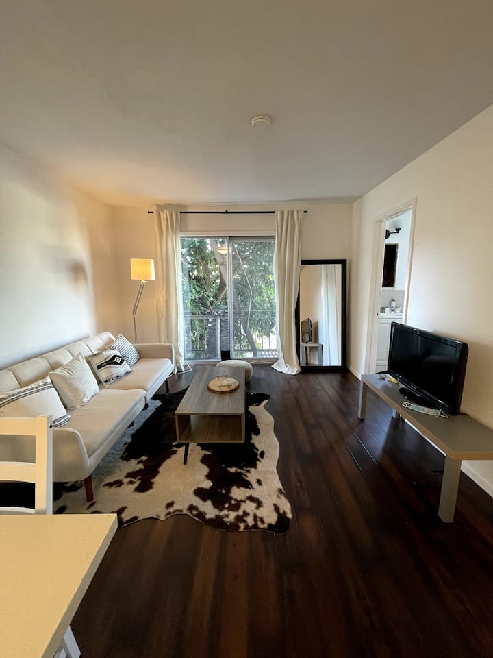 Airy Modern & Central Sf Apartment W/ Free Parking - San Francisco, CA