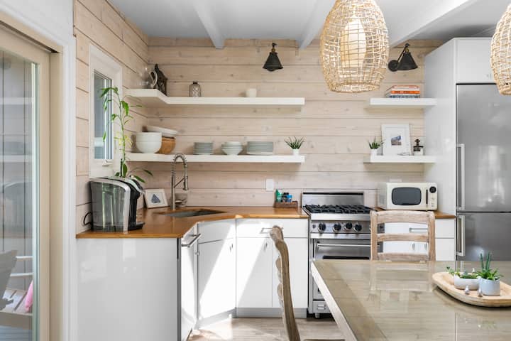Bay View Cottage- Short Walk To Private Beaches - The Hamptons, NY