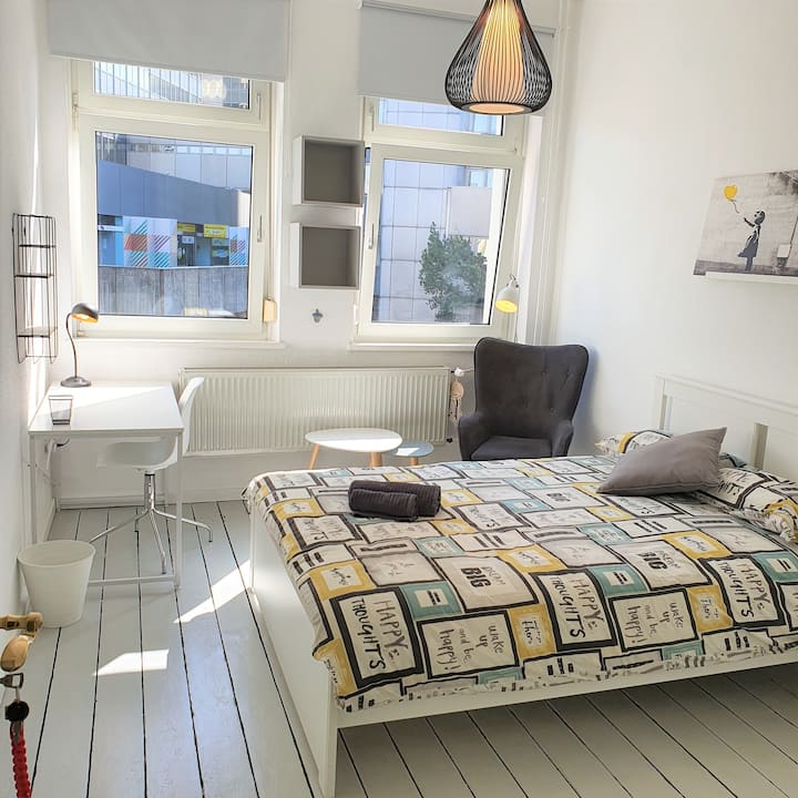 W4 - Room With Bathroom In The Middle Of Altstadt - Bonn