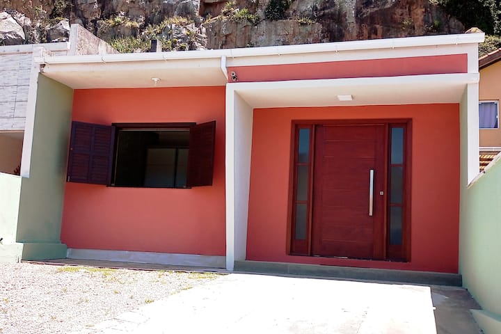 Casa Aconchegante - Bairro Mar Grosso - Laguna