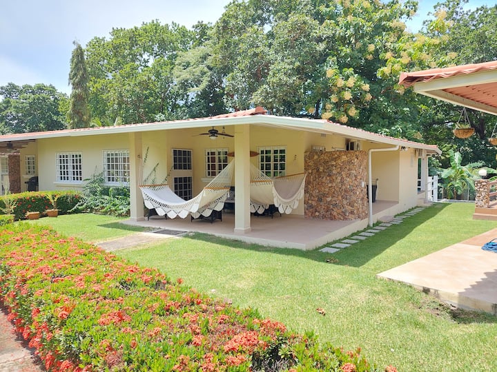 Villa De Descanso, Con Piscina Y Cancha De Juegos - Panamá