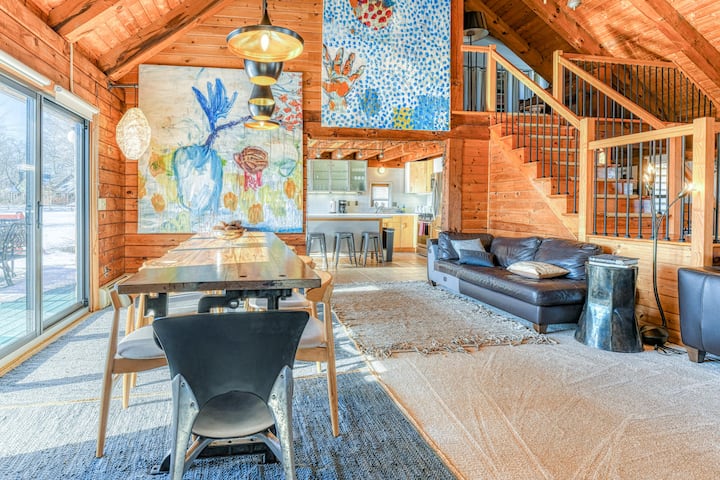 Modern, Artsy And Loft Log Home - New Paltz, NY