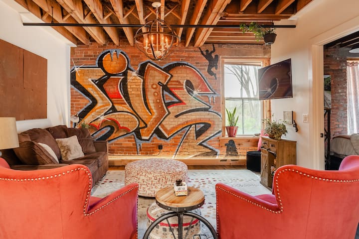 Eclectic Apartment In Historic Tobacco Barn - Nashville, TN