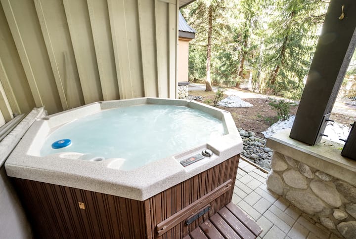 Lagoons Townhouse/private Hot-tub/whistler Village - Whistler