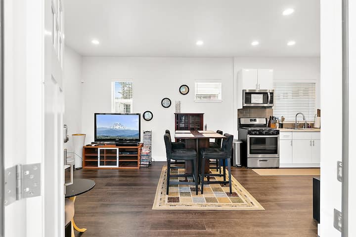 2 Bed Mil Unit With Lake Washington Views - Renton, WA