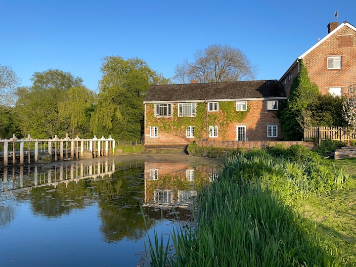 Beautiful Riverside Apartment, Enclosed Garden - Blandford Forum