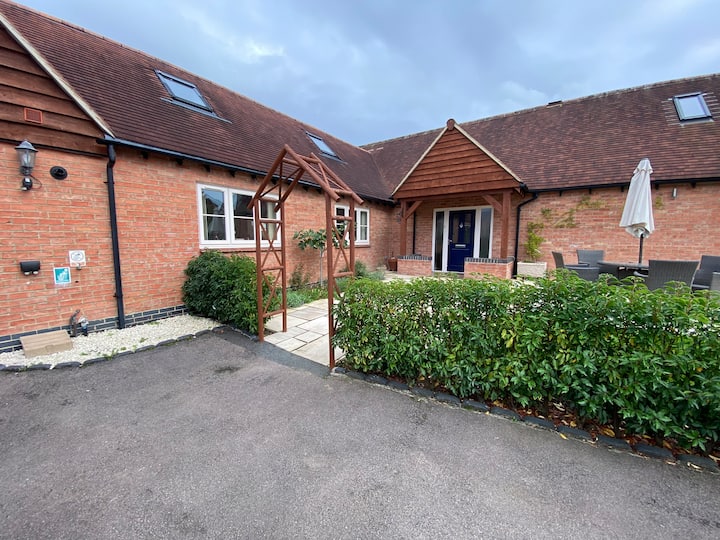 Buttermilk Cottage, Stoke Orchard, Cheltenham - Tewkesbury