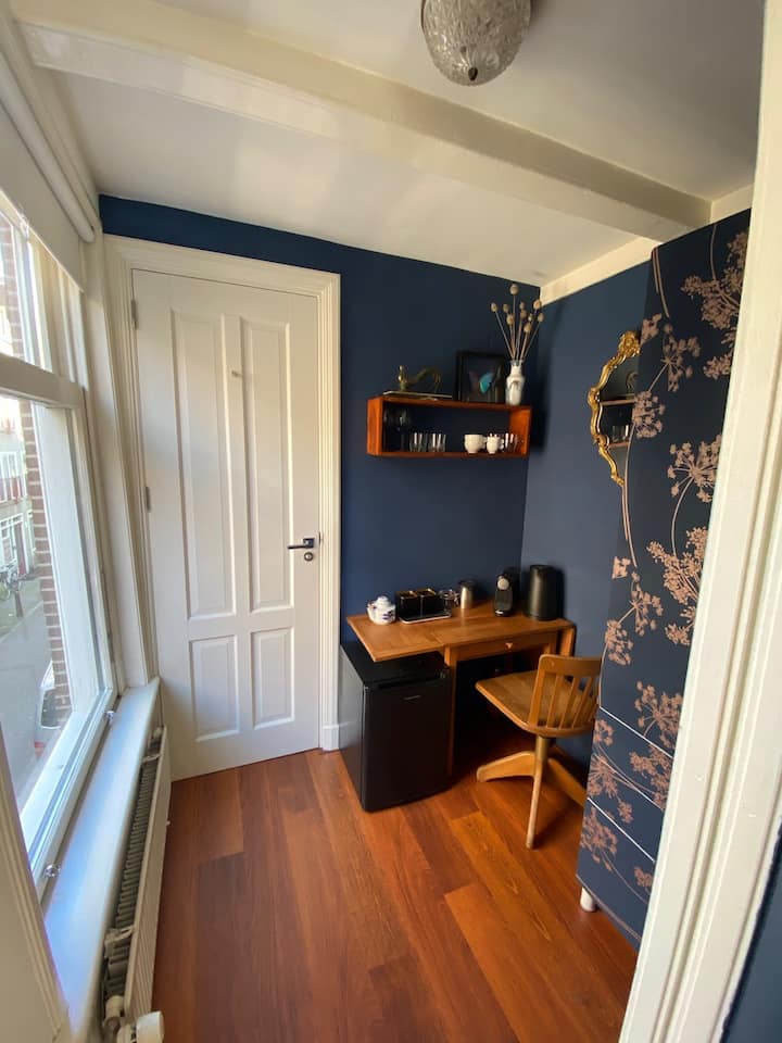 Jordaan Corner: A Stylish Studio. - Amsterdam