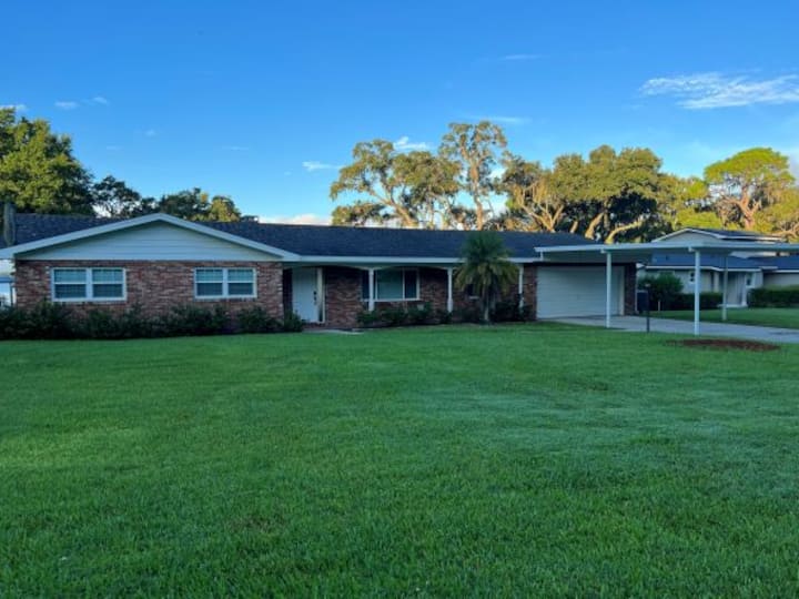 On The Chain Connected By Chain Of Lakes - Winter Haven