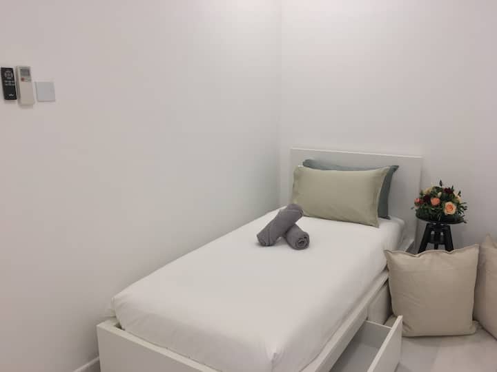 Friends Single Room Pavilion Bukitbintang 12m Walk - Kuala Lumpur