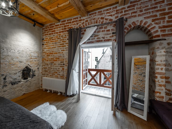Balcony And Medieval Fresco Apartment In Old Riga - Riga