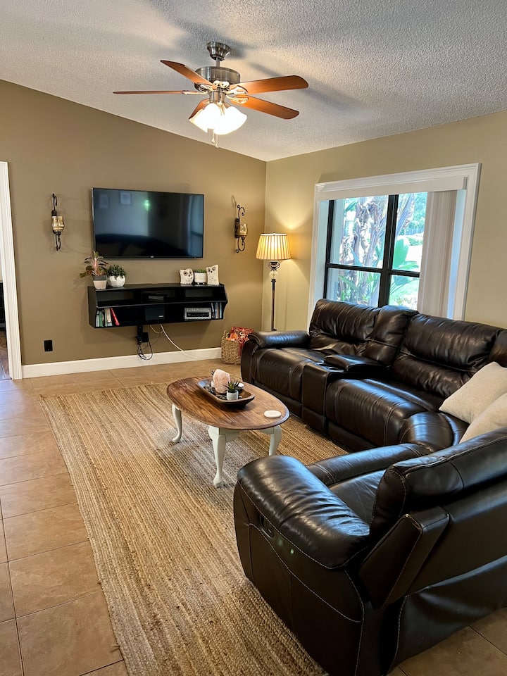 Spring Is Near- Book Here!  Central Location. - Lakeland, FL