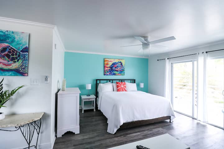 Oceanfront King Suite W/ Balcony - Islamorada, FL