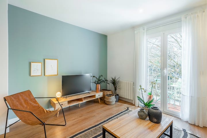 Gaudí's Masterpiece Neighborhood - Barcelona