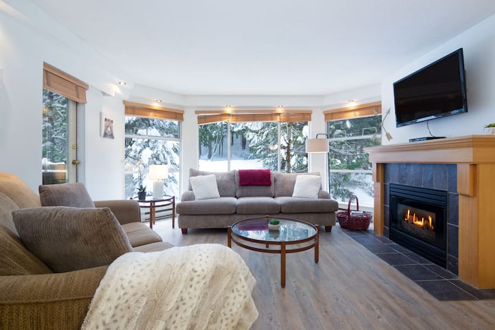 True Ski-in/ski-out: 2br/ba With Pool & Hot Tub - British Columbia