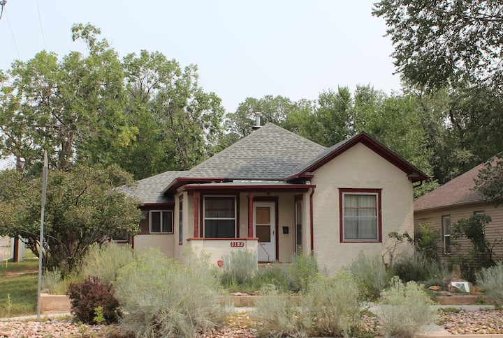 Historic Pikes Peak Cottage - Colorado Springs, CO
