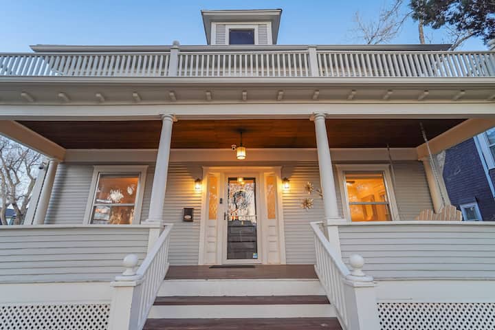 Historic 4 Bedroom I Large Yard I Renovated I - Colorado Springs, CO