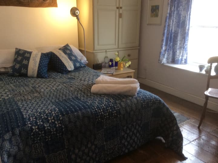 2 Rooms For Glasto Festival 2024 - Shepton Mallet