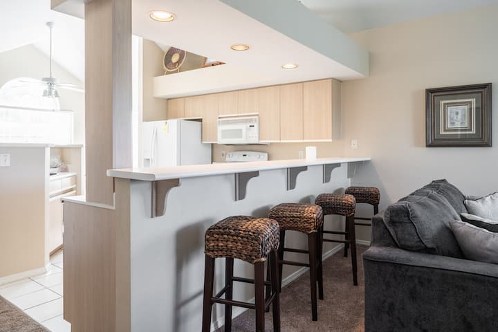 Bright & Spacious, Centrally Located 3 B/r Condo - Branson, MO