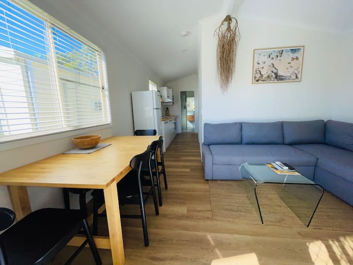 Little Palms - 2 Bedroom Cabin - Lake Cathie
