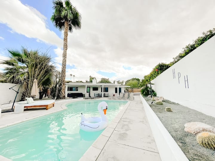 La Quinta Oasis Summer Pool &Bbq 4bd Tesla #231328 - Indian Wells, CA