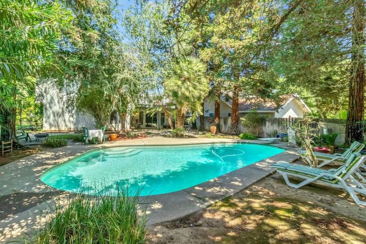 Beautiful Home & Pool In Quiet Gated Neighborhood - Fresno, CA