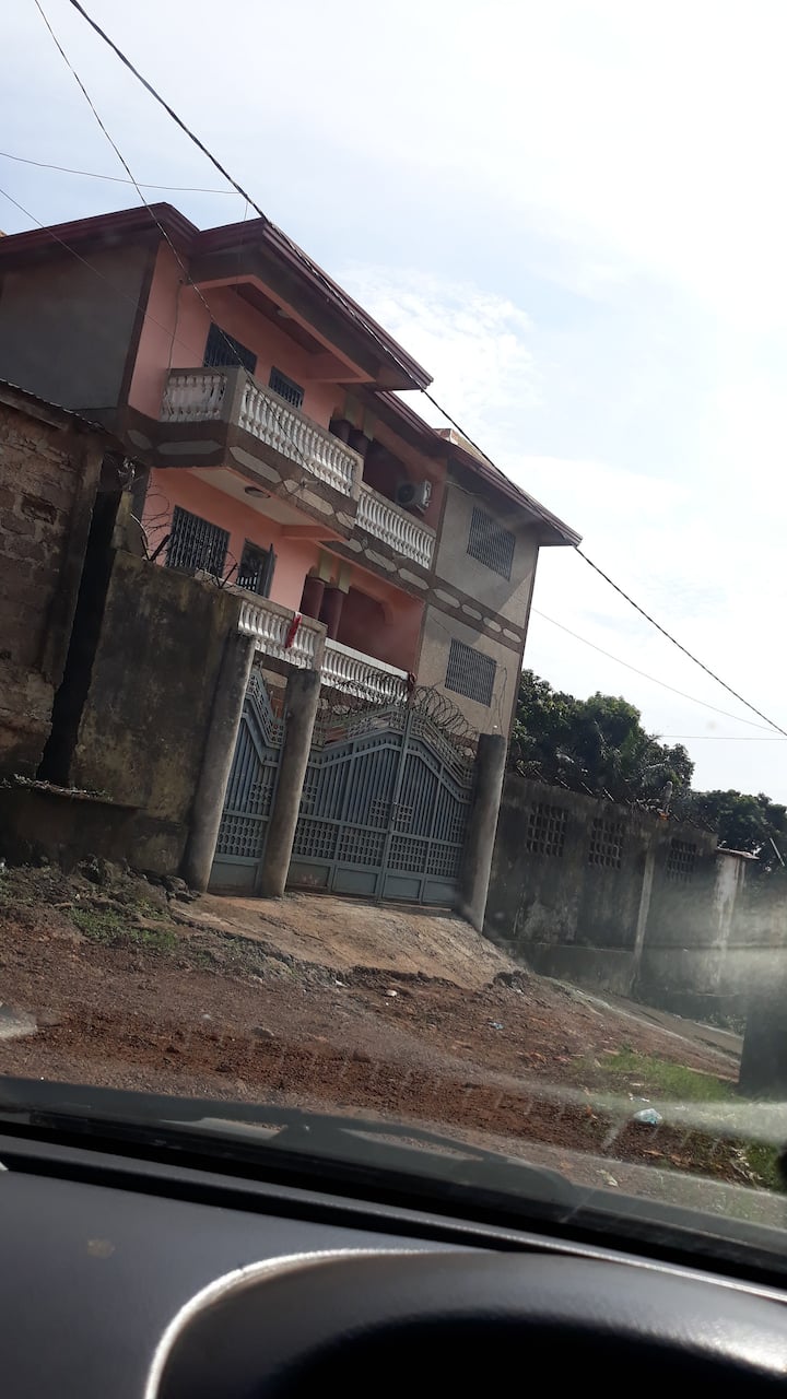 Peace And Love And Parking Gratuit - Conakry