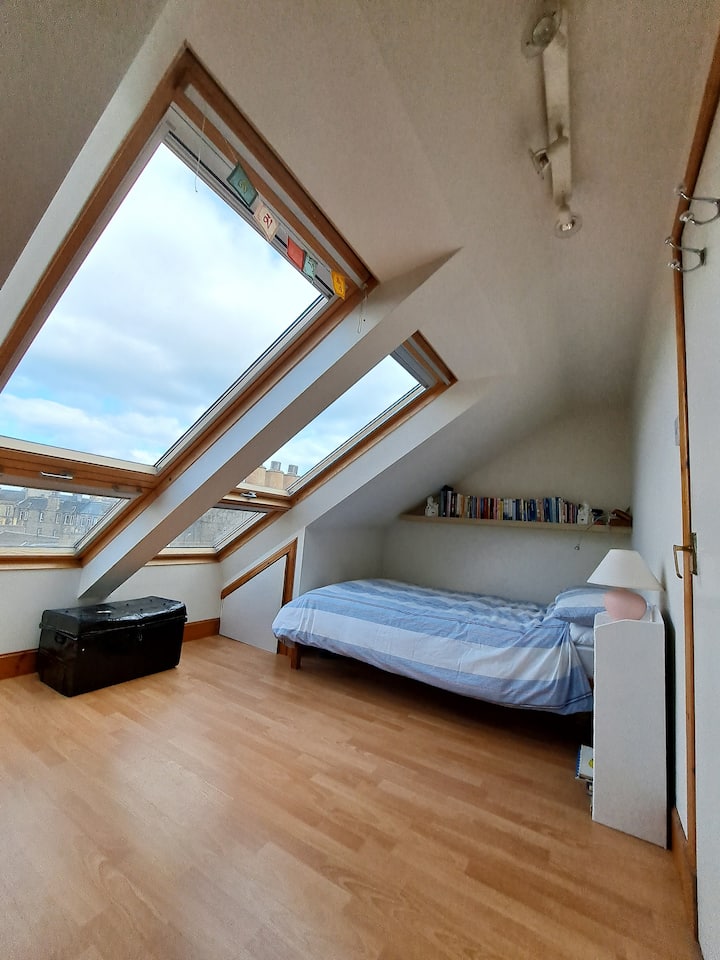 Double Room In Spacious Flat - Edinburgh