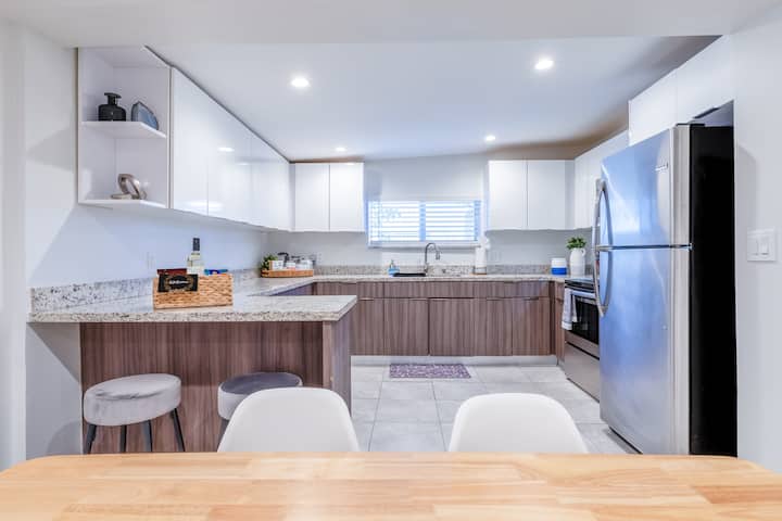 Sleeps 8! Prime Location In Central Miami - Miami