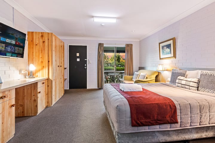 Burringa Garden Motel Superior Queen Studio - Wagga Wagga