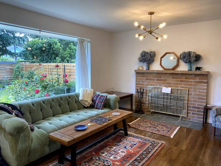 1br 1ba Modernist House W Parking- Central, Clean - Seattle