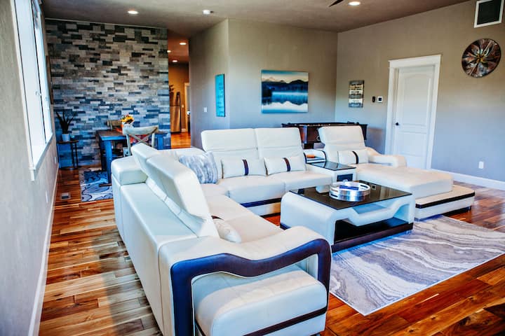 Upscale, Modern, Deck, Amazing View, Pl Table. - Eugene, OR