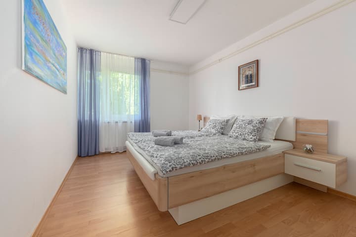 Bh Rose | Modern Apartment With Balcony - Ljubljana