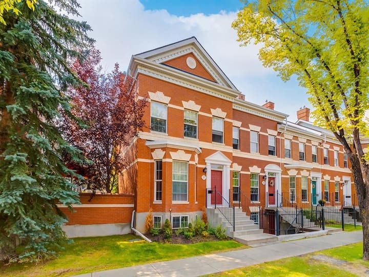 Sheer Perfection Charm On The Park! - Calgary