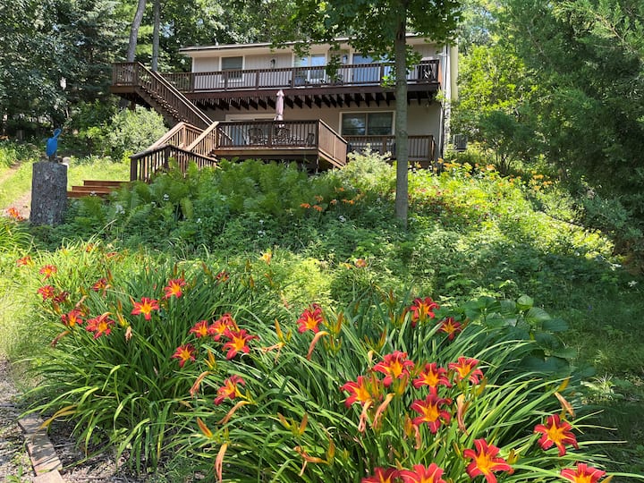 Tranquil Lake Escape - Juneau, WI