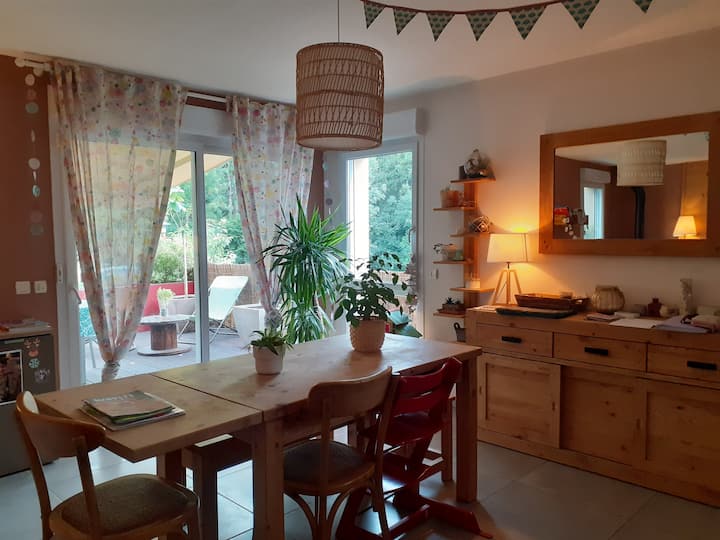 Grand Appartement Avec Terrasse Et Jardin - Thônes