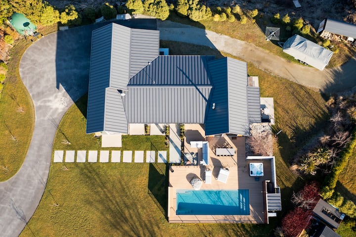 Luxury Stay With Pool, Spa & Mountain Views - Arrowtown