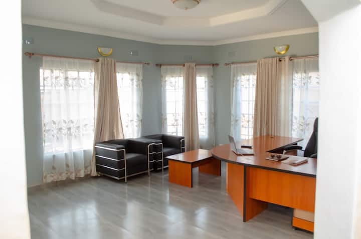 4 Br 3 Ba Near City Center Hosted By Sharp Valley - Lilongwe