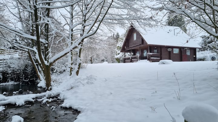 Countryside Lodge With Hot Tub & Large Garden - Wales