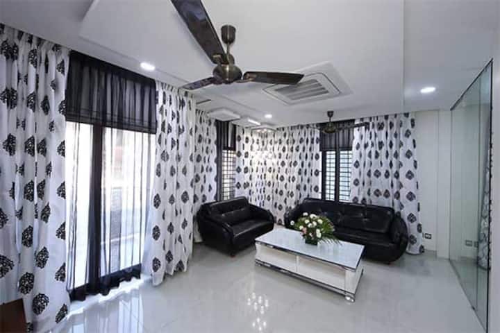 Pristine Jacuzzi 3bhk Villa/5 Mins To Beach - Chennai