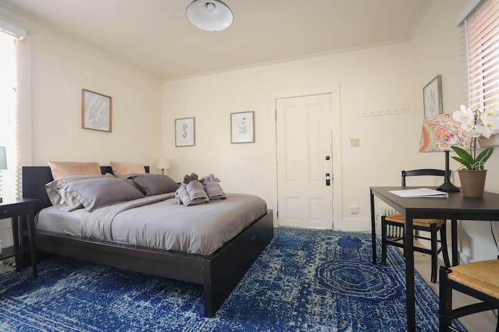 Quiet Oakland Studio Near Piedmont Ave - Oakland, CA