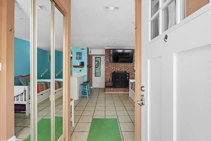 Charming Myrtle Beach Home- 3 Min Walk To Beach - Myrtle Beach, SC