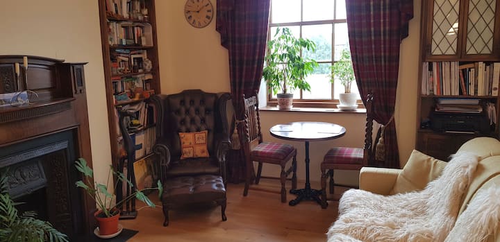 A Stylish, Cosy, And Full Of Character Flat - Edinburgh