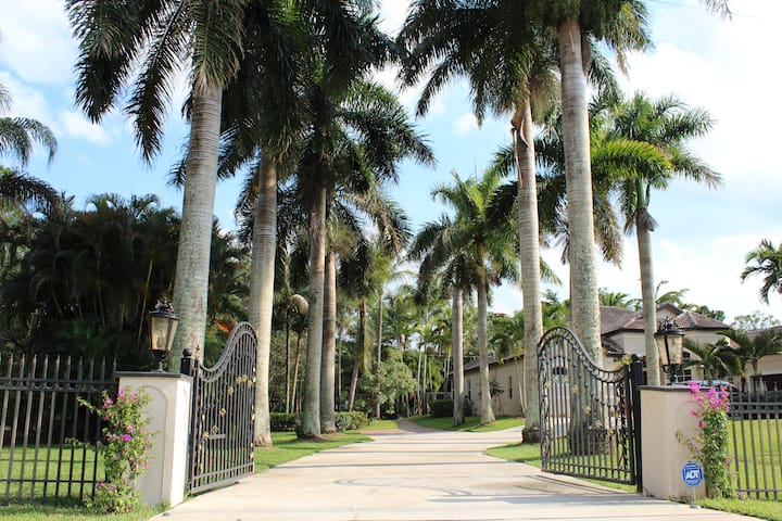 West Palm Beach Villa Vacation Rentals - Florida, United States | Airbnb