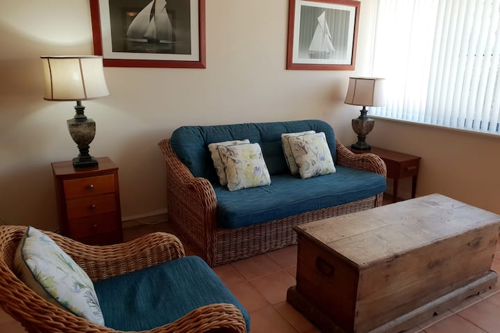 Granitas Apartment - In Fabulous South Fremantle - Fremantle
