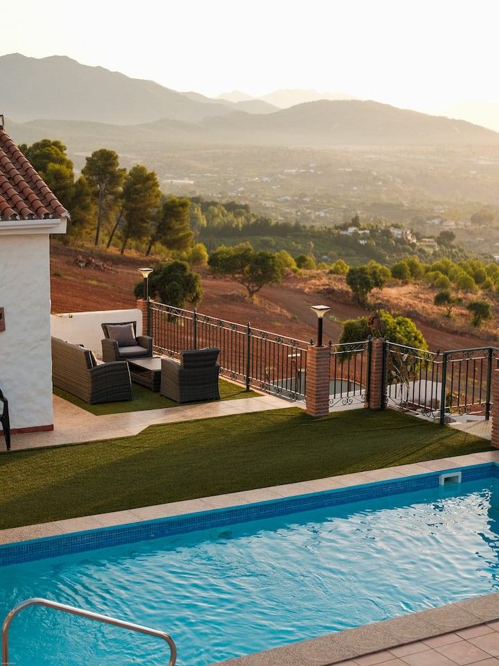 Bright Studio ★ Mountain View ★ 30 Mins Malaga - Alhaurín el Grande