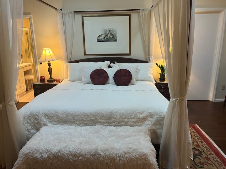 Suite Overlooking Zen Garden - Columbus, OH