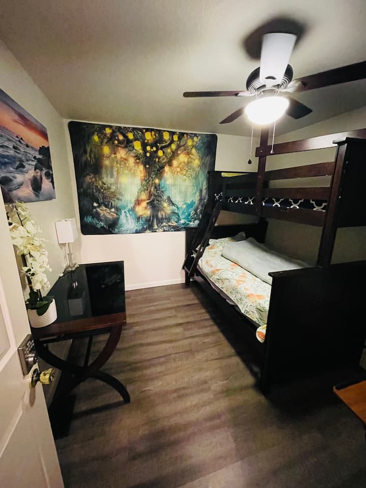 B2 Room-beautiful Home-cozy Room Second Floor - Stockton, CA