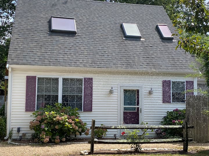 Surfside Cottage - Edgartown, MA