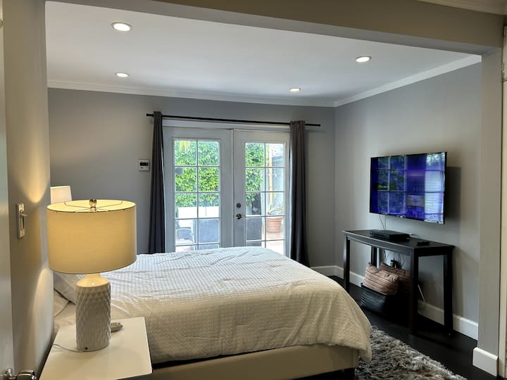 Charming House In Hollywood Near Melrose - West Hollywood, CA